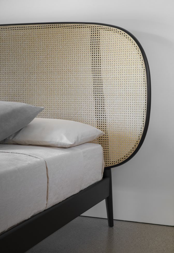 Shiko Wien Bett Miniforms B 236 x T 220 x H 130 cm / Esche schwarz | B ...